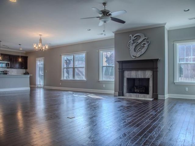 565 Lakeshore Cove Dr, Fort Oglethorpe, GA 30742
