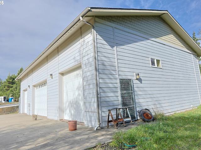 565 lindy ln