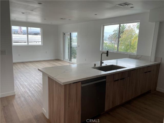 565 N Mariposa B