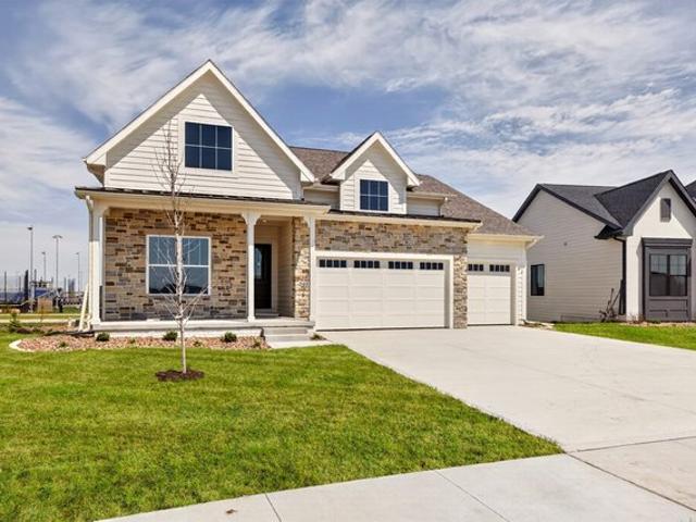 565 NW Mosaic Ave, Waukee, IA 50263