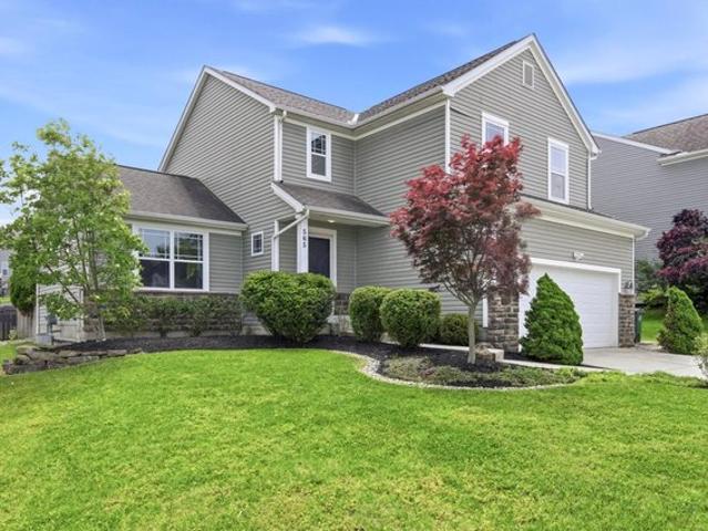 565 Rolling Acre Dr, Lithopolis, OH 43136