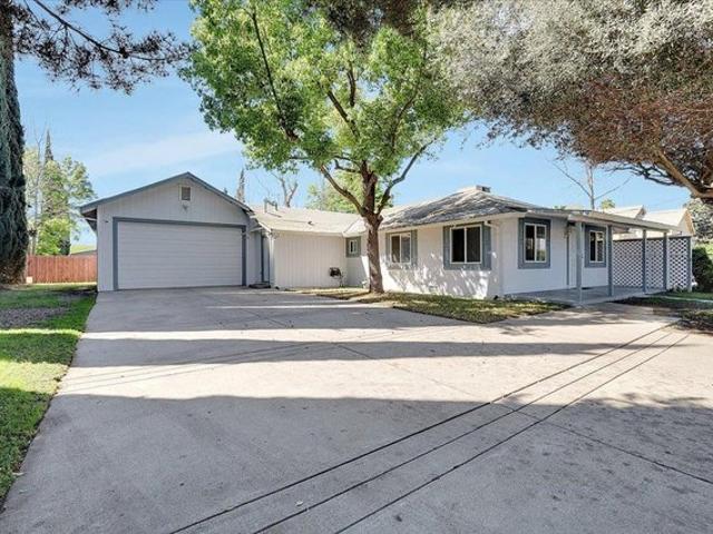 5664 Riverside Dr, Olivehurst, CA 95961