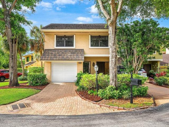 5664 Santiago Cir, Boca Raton, FL 33433