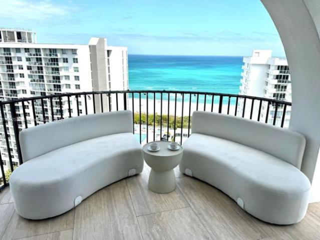 5660 Collins #18 AB, Miami Beach, FL 33140