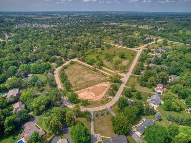 5660 Park Ridge Dr, Caledonia, WI 53402
