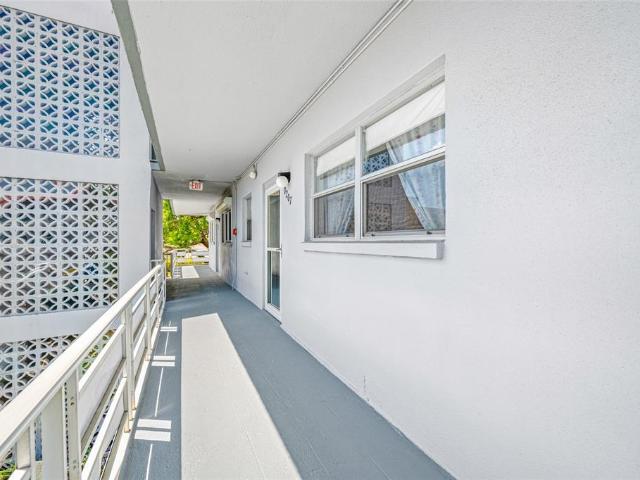5660 80th St N, Unit D207, St. Petersburg, FL 33709 | Compass
