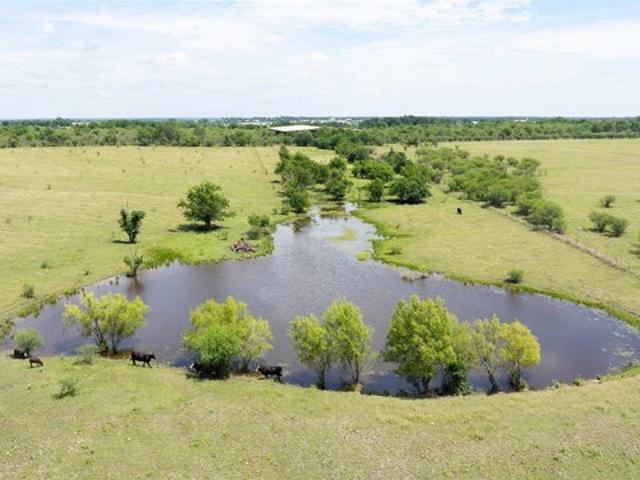 5661 Chadwick Hogan Rd, Chappell Hill, TX 77426