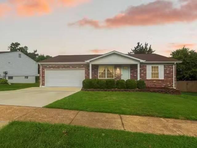 5661 Chalet Hill Dr, Saint Louis, MO 63129 MLS 24044746