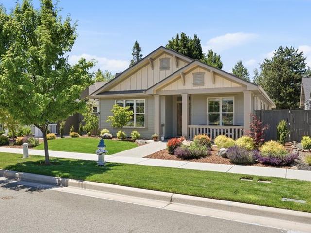 566 Canterwood Dr, Medford, OR 97504