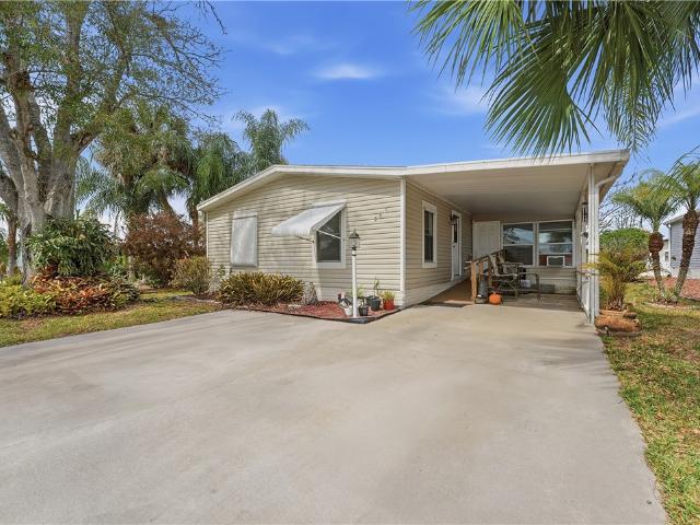 566 Dolphin Cir, Sebastian, FL 32976 | MLS #295471