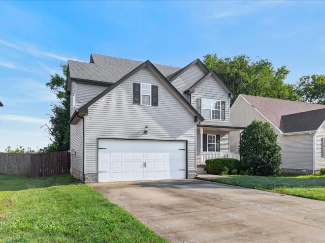 566 Falkland Circle