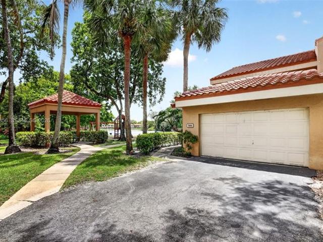 566 N University Dr, Plantation, FL 33324