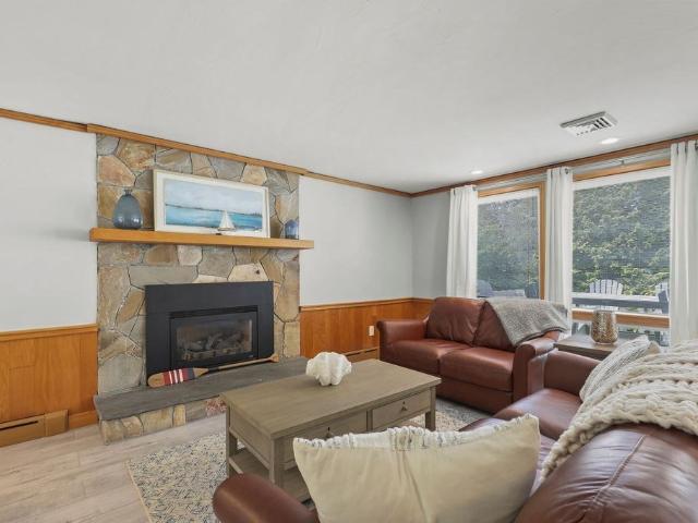 566 Shore Rd
