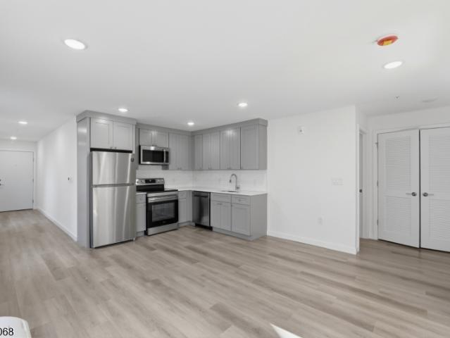566 Springfield Ave # 201