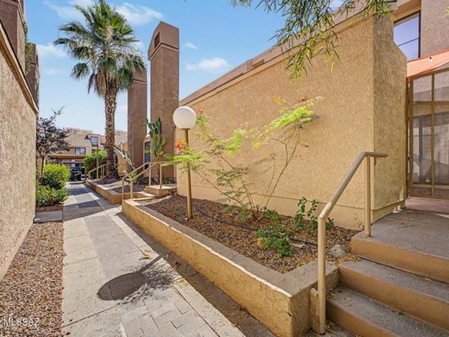 5675 N Camino Esplendora Apt 7141, Tucson, AZ 85718