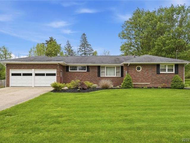 5676 Homestead Rd, Hamburg, NY 14075