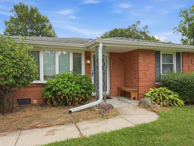 5670 S Rowena Court