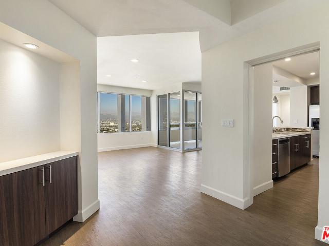 5670 Wilshire Blvd, Unit PH3, Los Angeles, CA 90036 | Compass