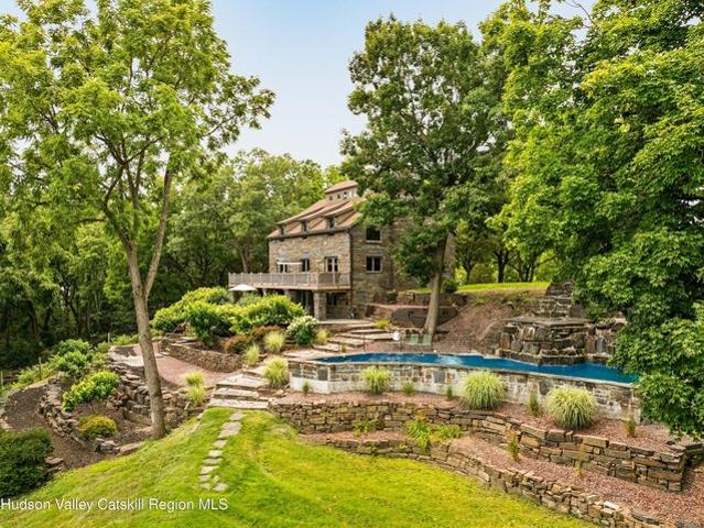 567 4 Mile Point Rd, Athens, NY 12015
