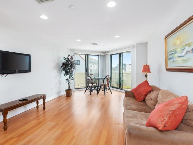 567 Ocean Boulevard # 205