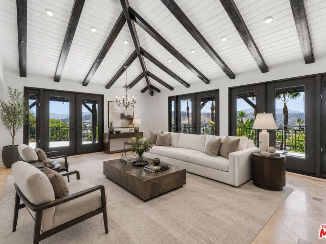 567 Lone Oak Dr, Thousand Oaks, CA 91362 | MLS #26843