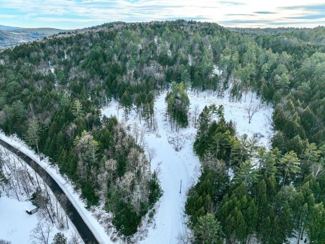 567 Sawnee Bean Rd, Thetford, VT 05075