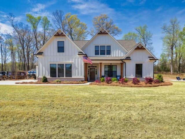 567 Storey Ln, Jefferson, GA