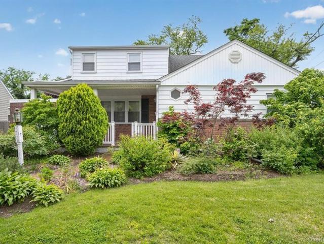 567 Pearl St, Oceanside, NY 11572