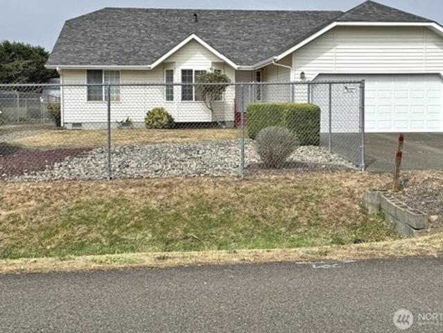 567 Puffin Ave NE, Ocean Shores, WA 98569