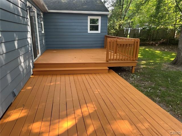 5684 Mapleton