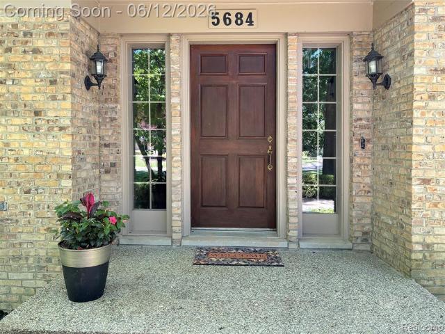 5684 Sussex Court