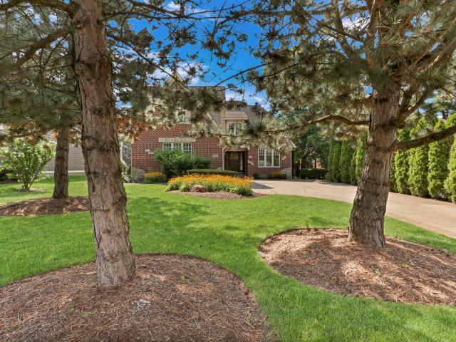 5684 Wolf Road, Western Springs, US, IL