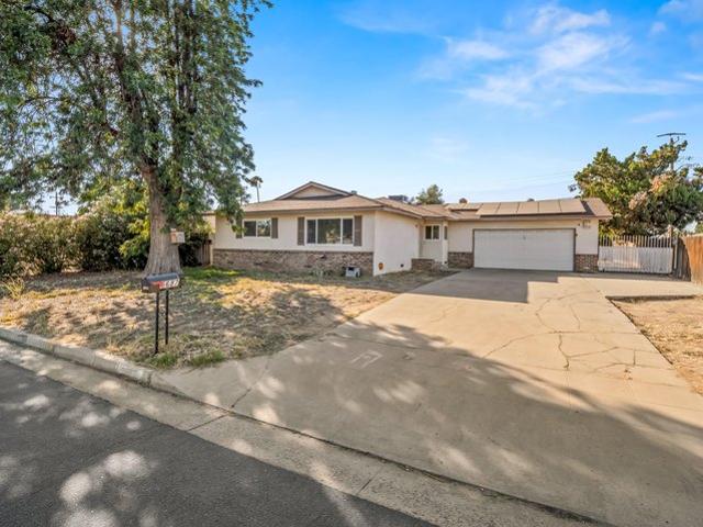 5687 E Ashlan Ave, Fresno, CA 93727