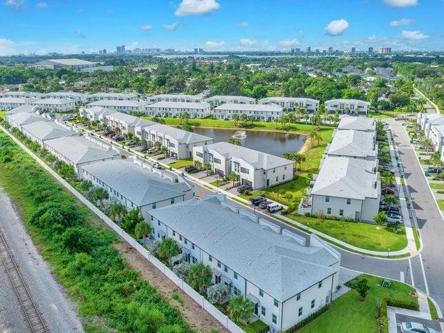 5688 Mentmore Dr, West Palm Beach, FL 33407 | MLS #R11116