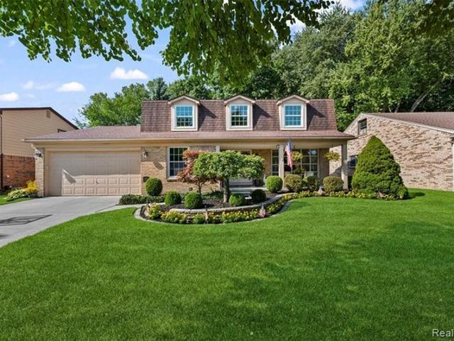 5689 Bingham Dr, Troy, MI 48085