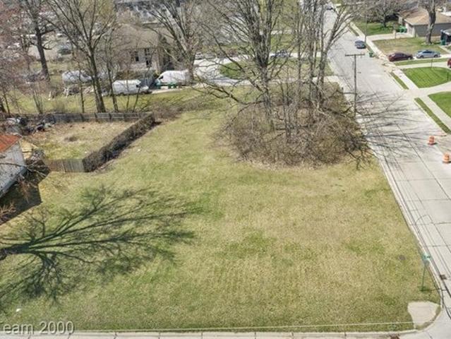 5689 Brandt St, Garden City, MI 48135