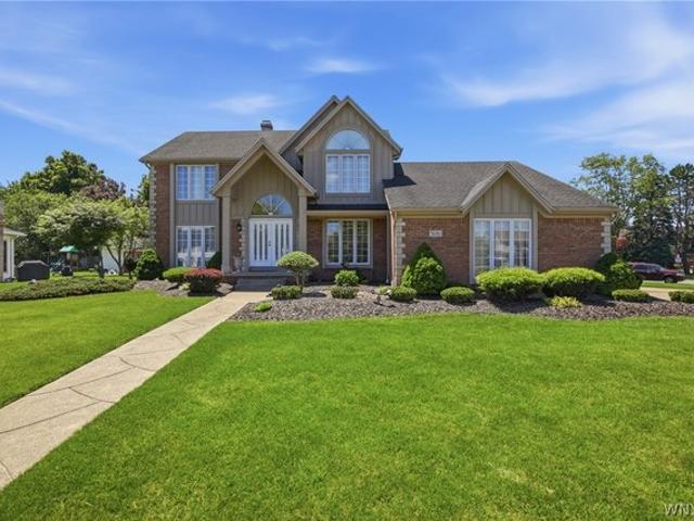 5680 Kippen Dr, East Amherst, NY 14051