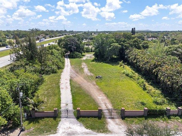 5680 Pinetree Rd, Parkland, FL 33067