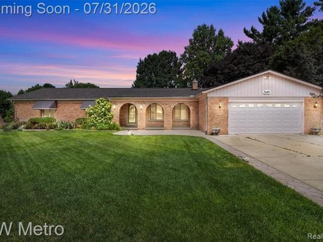56811 Foxcroft Ct, Shelby Township, MI 48316