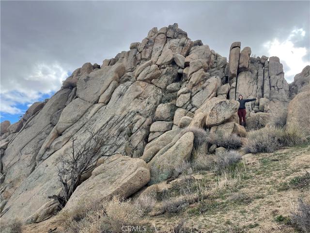 56819 Plaza Del Amigo, Yucca Valley, CA 92284 | MLS #JT22259 | Compass