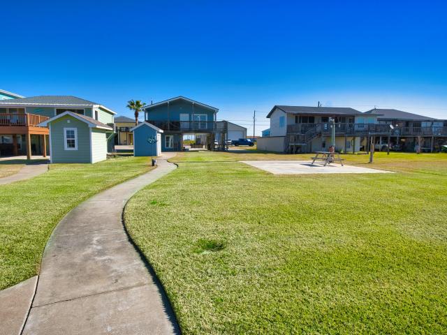 568 County Road 616, Sargent, TX 77414 | MLS #28414