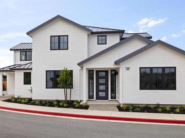 568 Creekside Ct, Half Moon Bay, CA 94019