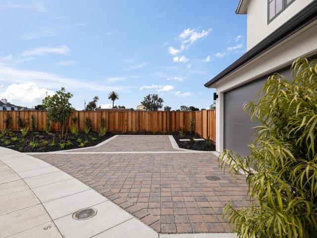 568 Creekside Court
