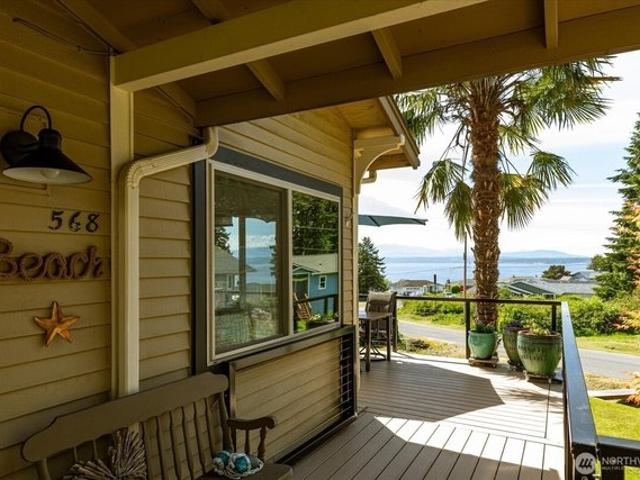 568 Dolphin Dr, Freeland, WA 98249