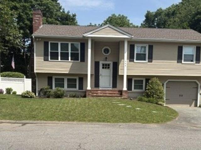 568 Lantern Ln, New Bedford, MA 02740