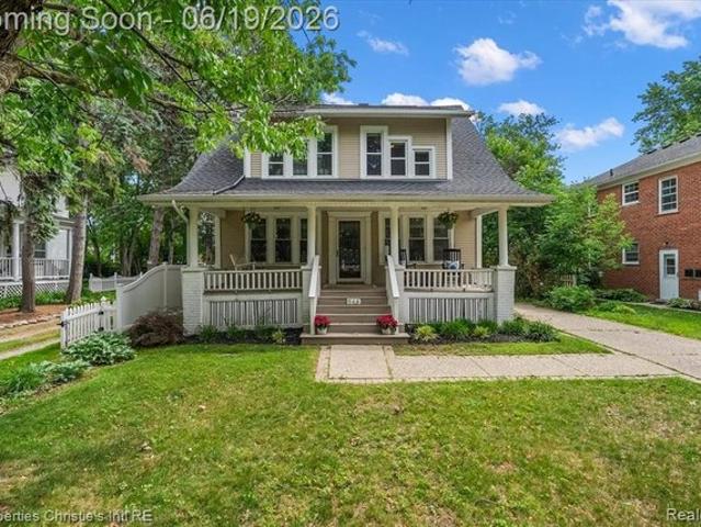 568 Saint Clair Ave, Grosse Pointe, MI 48230