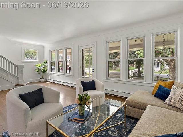 568 Saint Clair Avenue