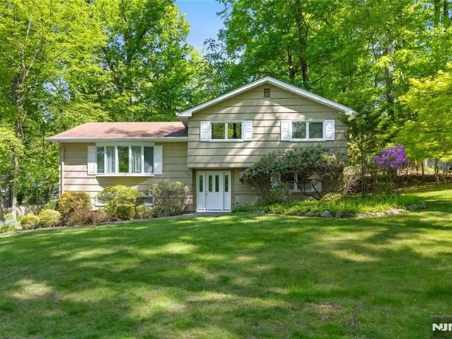 568 Stellman Rd, River Vale, NJ 07675