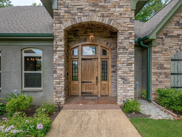 568 Woodford Cove
