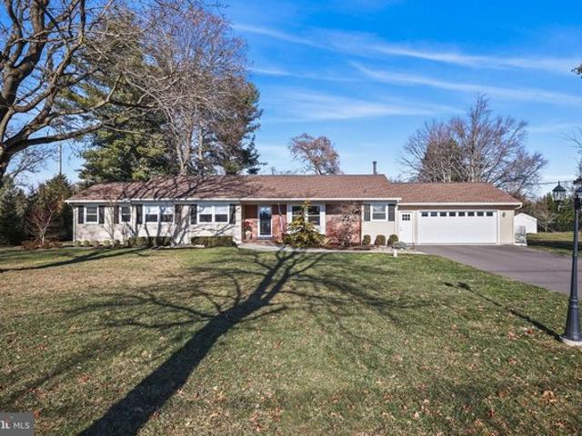 568 Village Rd W, Princeton Junction, NJ 08550